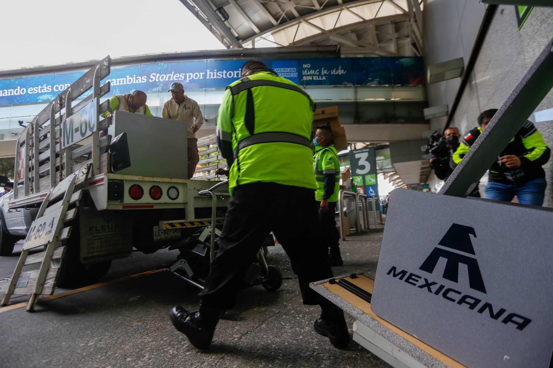 Gobierno Federal prepara cierre del AICM al transporte de carga • Once Noticias