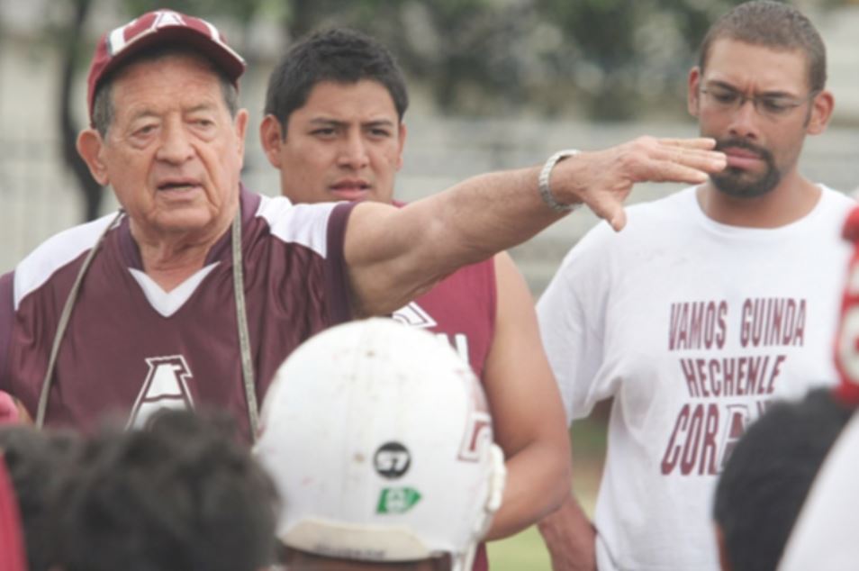 IPN homenajea a Jacinto Licea por sus 100 años de gloria • Once Noticias