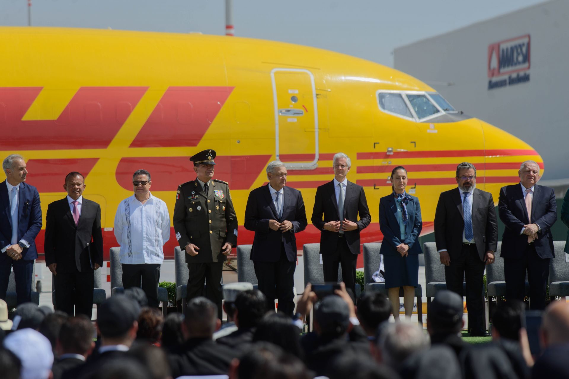 AMLO inaugura operaciones de carga en el AIFA, tras llegada de primer vuelo de DHL • Once Noticias