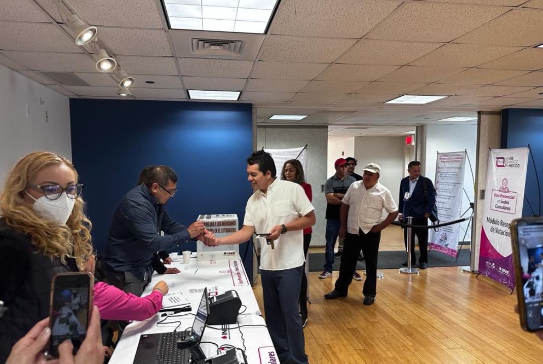 Votan mexicanos en el extranjero por primera vez en mesas receptoras ...