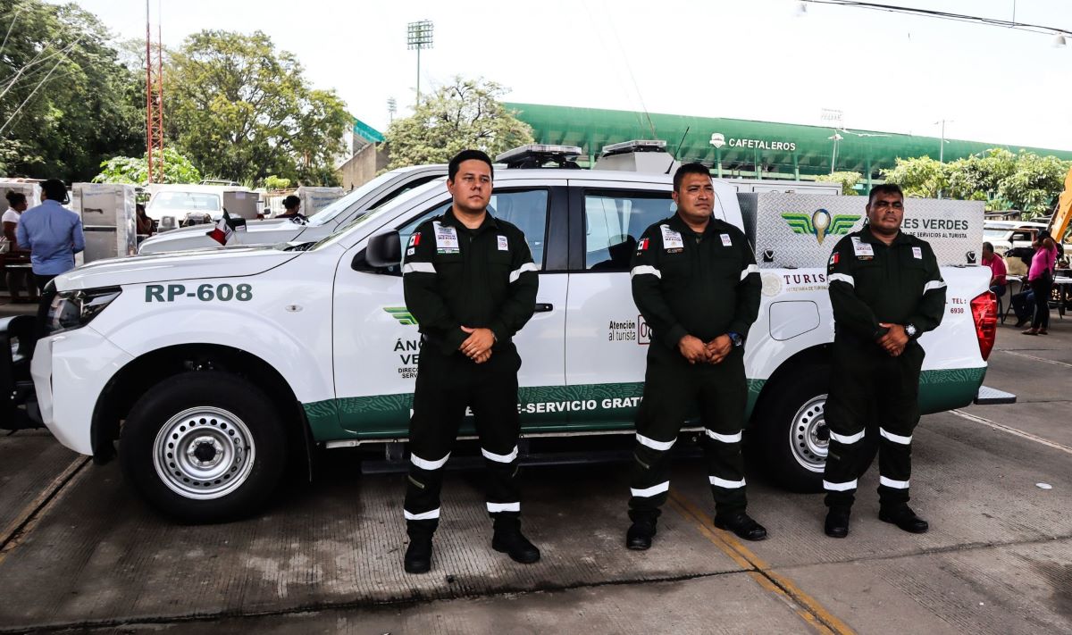 Reconocen a Ángeles Verdes por su 63 aniversario
